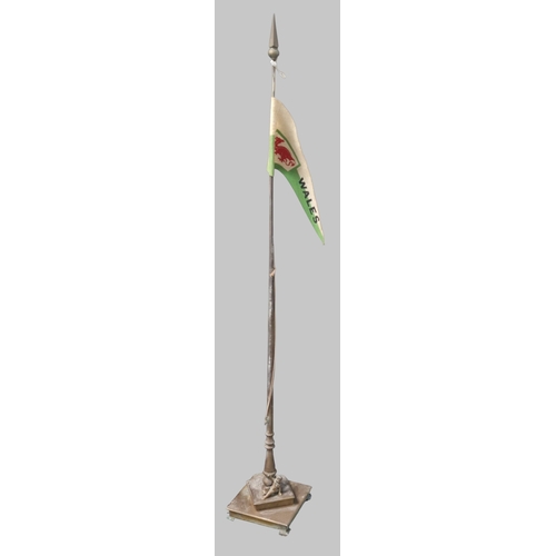Unusual brass centre piece in the form of a flagstaff, with arrowhead ...