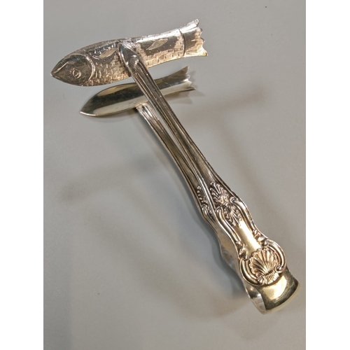 Pair of George V silver fish tongs, Sheffield 1919. 1.2 troy oz approx ...