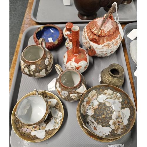 Tray of mainly Japanese porcelain items to include: Kutani bottle vase ...