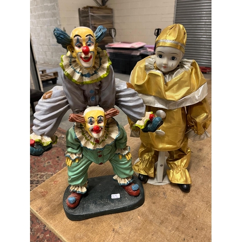 2 CLOWN FIGURES