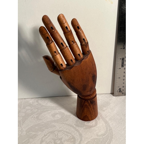 EARLY ARTISTS POSABLE HAND