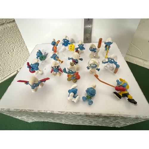 16 1980S SMURFS FIGURES