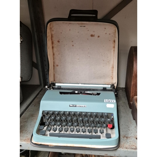 Olivetti lettera 32 typewriter