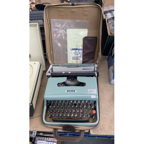Olivetti Lettera 22 typewriter