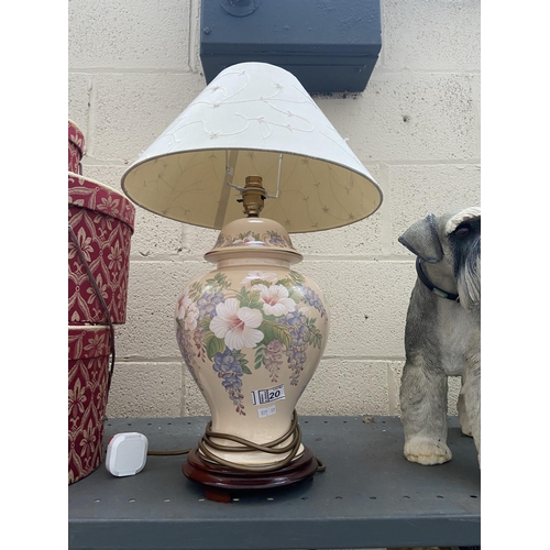 Floral table lamp