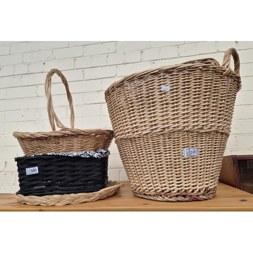 Quantity of woven baskets