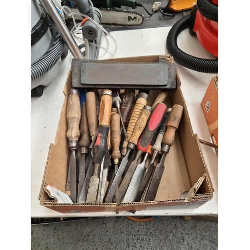 Box containing a quantity of chisels