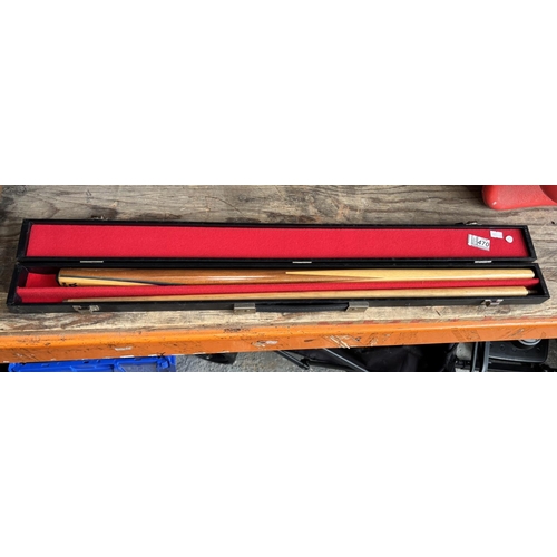 Riley pool cue and case