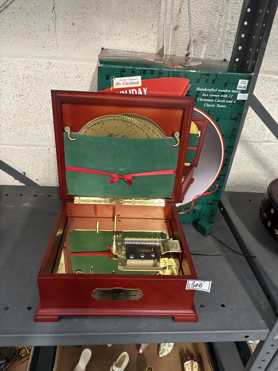 Christmas 'Holiday Symphonium' music box