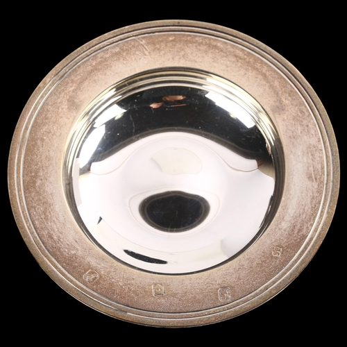 An Elizabeth II silver Armada dish, by William Comyns & Sons Ltd ...