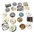 A group of 20 Vintage Stratton compacts, and accessories