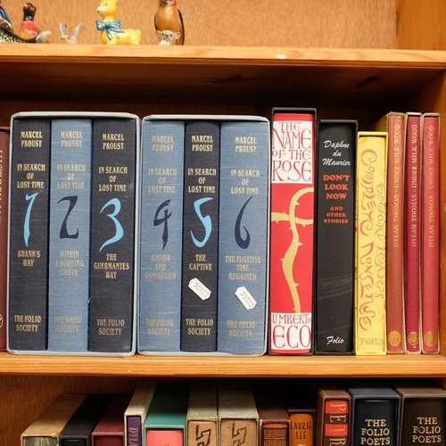 Various folio edition books, including 6 volumes Marcel Proust, Daphne ...