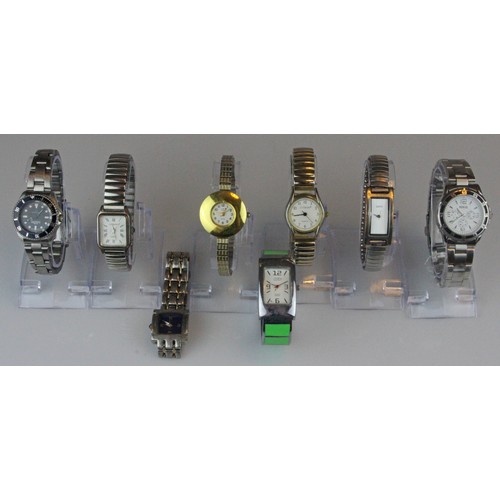 Collection 8 vintage watches - Citron Quartz (2); Oasis; Guy de Vintal ...