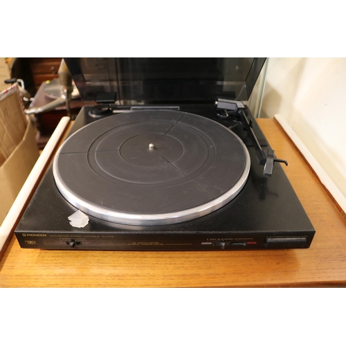 450 - Pioneer stacking Stereo system
