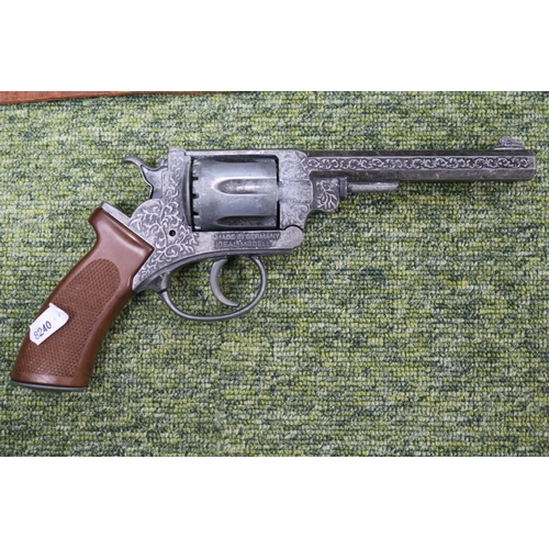 102 - Robert Adams Ideal Model Cap gun and Leather Holster Belt