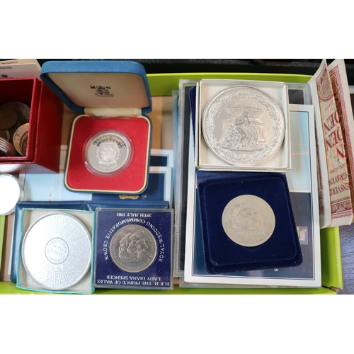 493 - Tray of assorted Coins to include Prince Albert Medallion, Cased ...