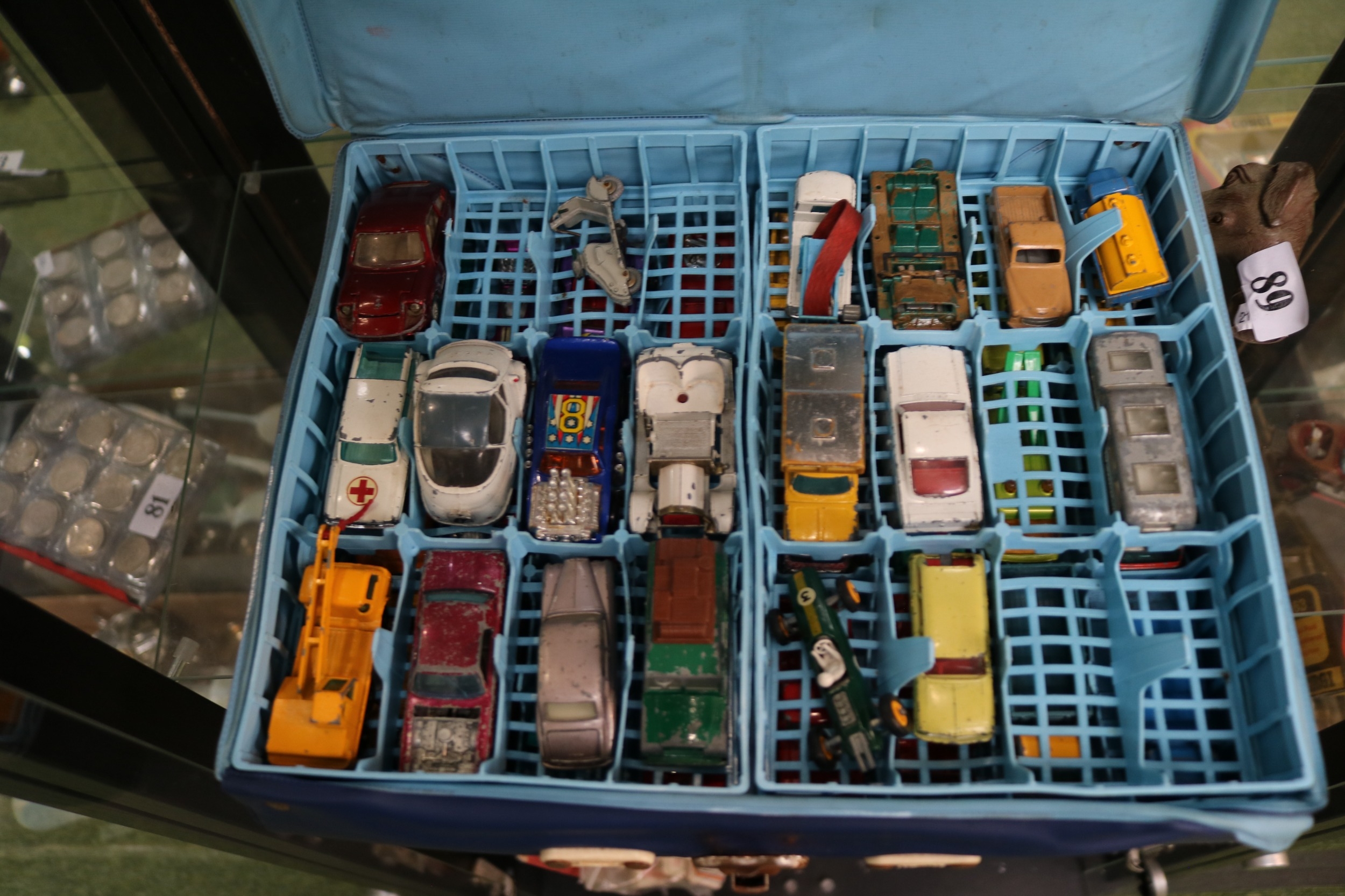 Vintage Matchbox Series Collectors Case 41 with assorted Cars