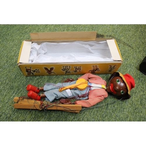 Pelham Puppet Minstrel with Banjo