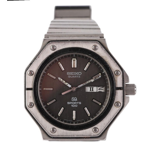 A gentleman's Seiko Sports 100 wristwatch with baton indices, sweeping ...