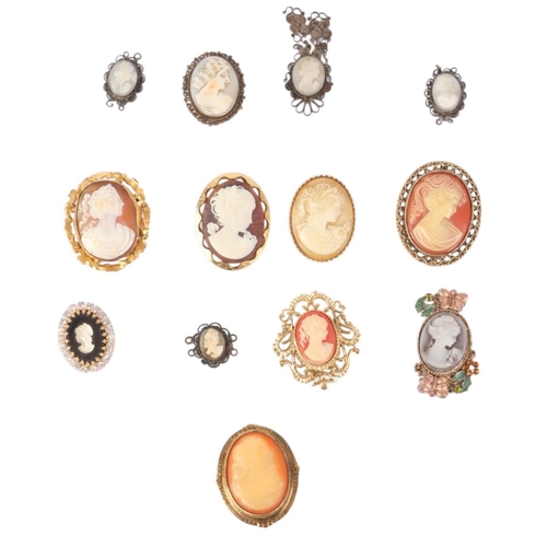 A quantity of cameo type costume jewellery brooches.