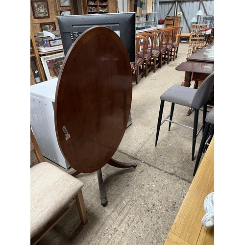ovel tilt top table
