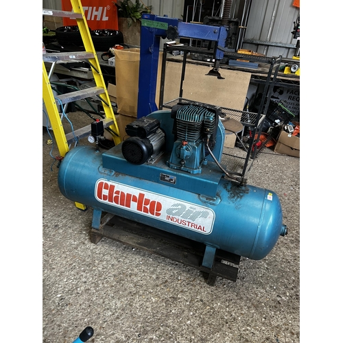 (152) Clarke compressor single phase max working pressure 10.2 Bar wo ...