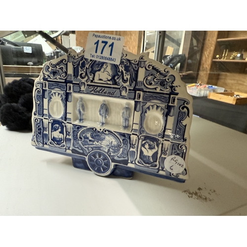 (102) vintage Delph musical fairground figure