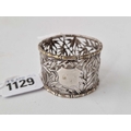 Decorative Chinese napkin ring with bird and foliage. 34 gm