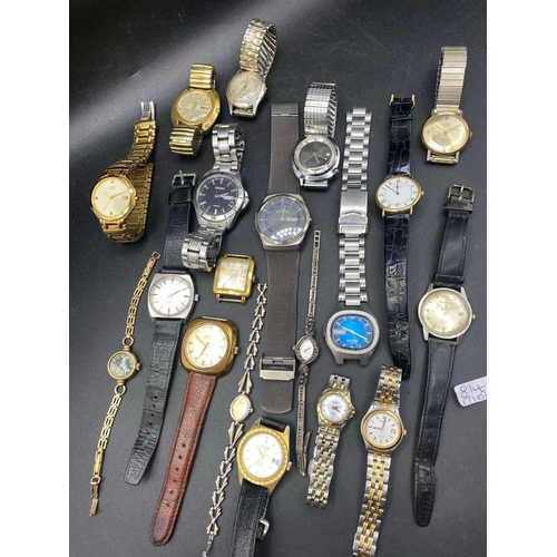 A bag of assorted watches