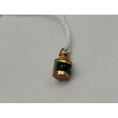 A green port light charm 9ct 1.2g