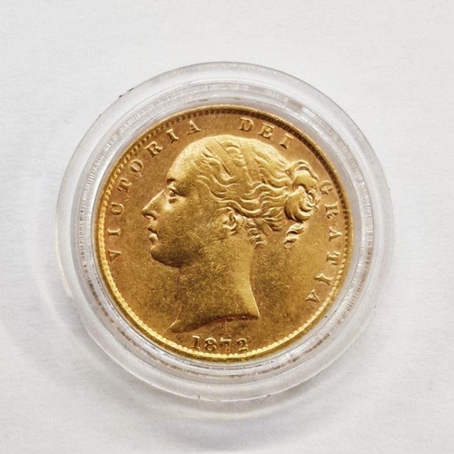 Victoria (1837-1901), Sovereign 1872, Young head facing left, crowned ...