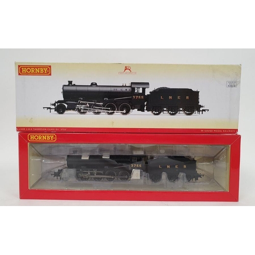 Hornby R3088 00 gauge locomotive and tender, LNER 2-8-0 Thompson Class ...