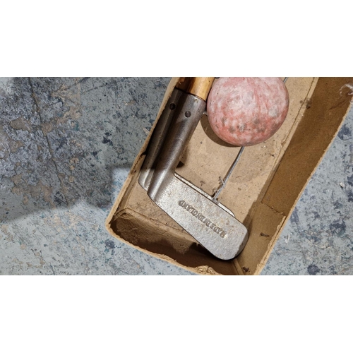 Kum-Bak Product clock golf set, boxed