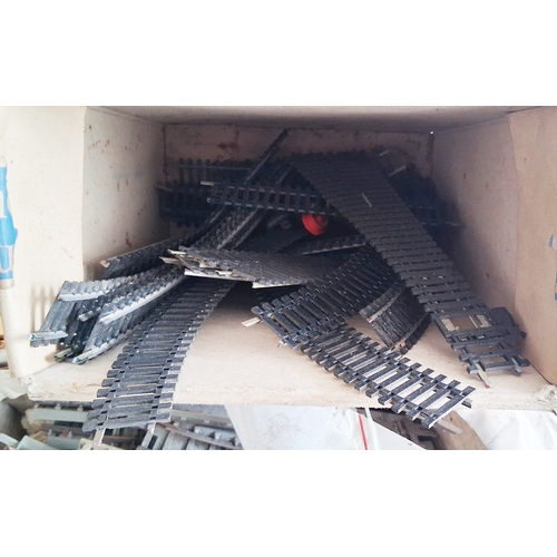 Quantity of toy railway, including a Hornby R751 - D6830 Class 37 ...