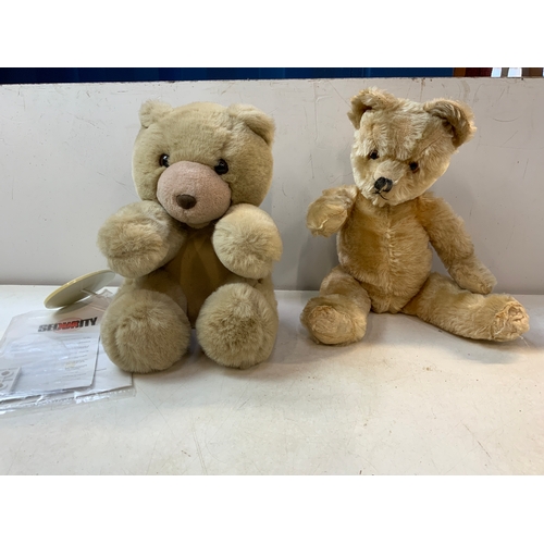 2x Teddy Bears