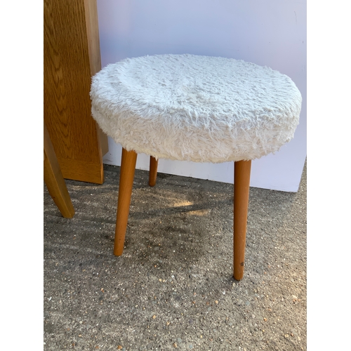 Fluffy Stool