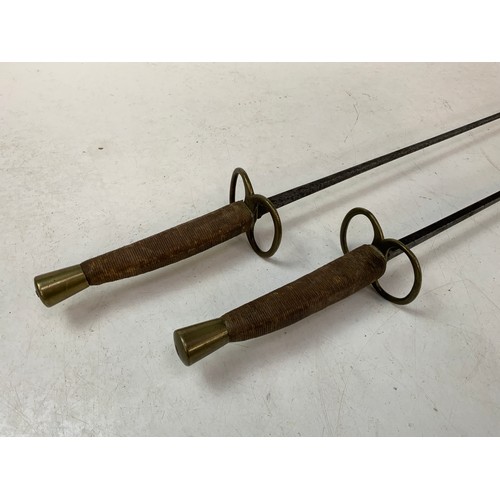2x Fencing Swords
