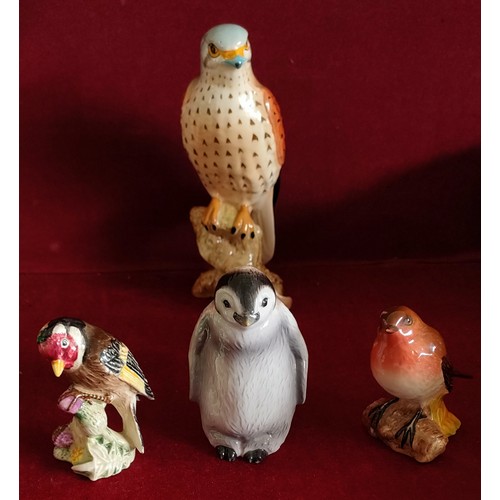 BOXED BESWICK GLAZED CERAMIC BABY PENGUIN, PLUS BESWICK KESTRAL, ROBIN ...