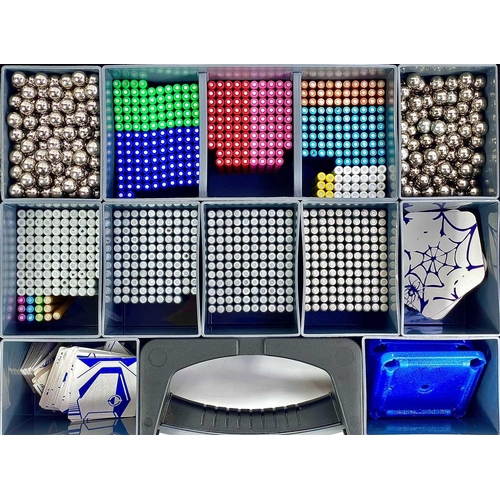 Geomag Construction Toy A compartmentalised carrying case containing ...