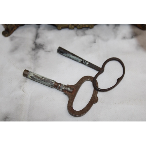 Brass and Marble Mantel Clock with Two Keys - Untested COLLECTION ONLY
