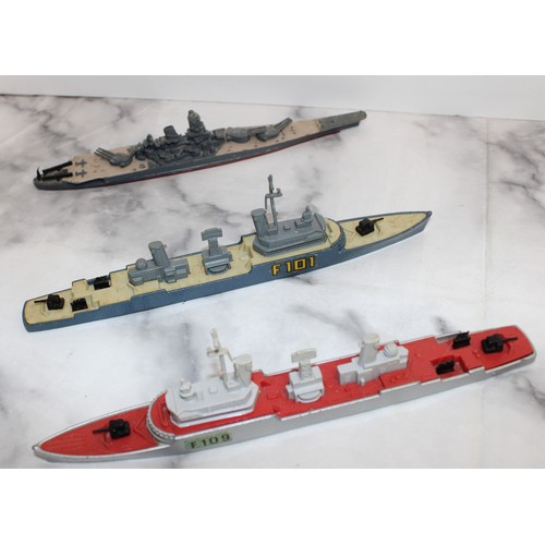 A Selection Of Collectable Model Ships Inc: Aircraft Carriers, Cruise ...