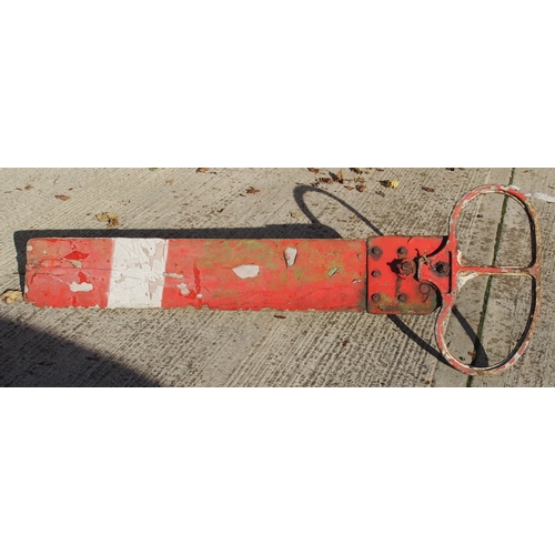 Wooden signal blade with C/I spectacle plate & spindle, arm is total of ...