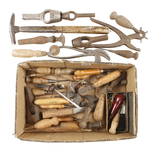 Quantity of leatherworker's tools G