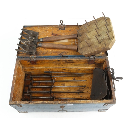 An extensive kit of thatcher's tools incl. needles, knee pads etc in ...