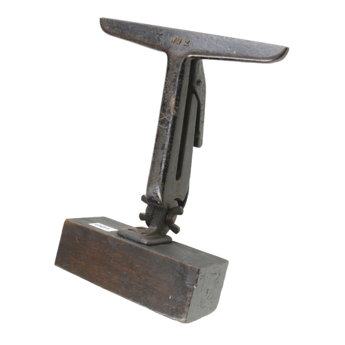 A DISSTON No 2 vice G+