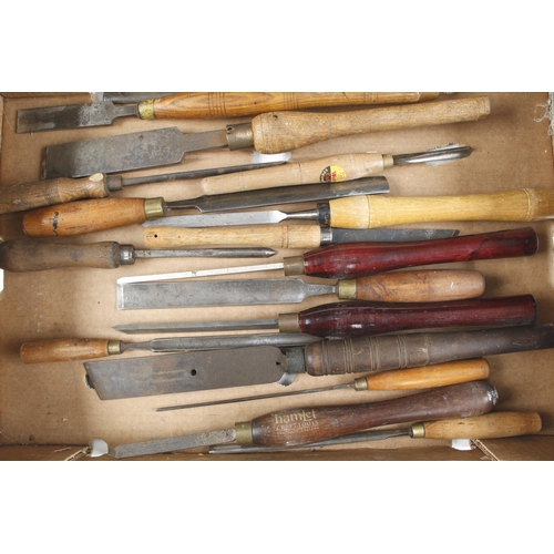 16 turning tools, chisels and gouges G+