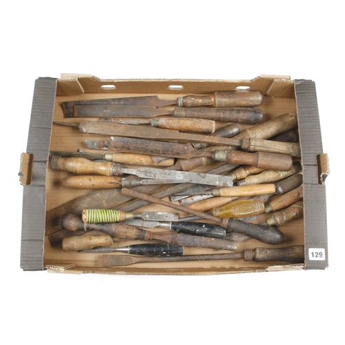 30 chisels and gouges G