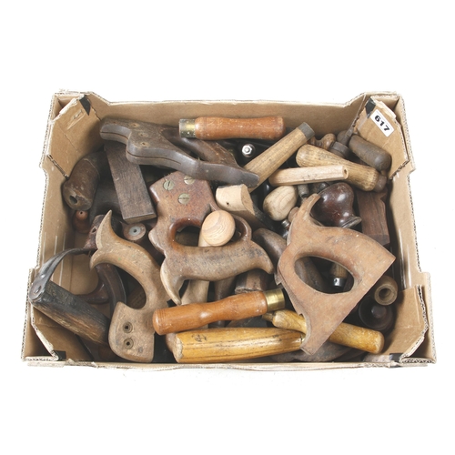 Quantity of tool handles G