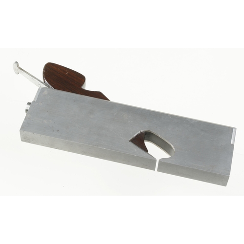 A fine quality and very little used 3/4" d/t steel rebate plane with ...