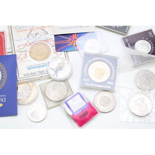 Good job lot of Crowns and other commemorative coins including sterling ...